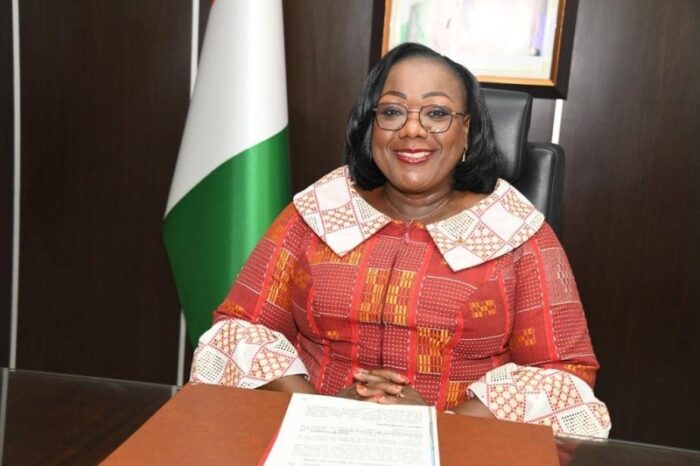 Côte d'Ivoire / Journée mondiale de la Fonction publique : Anne Ouloto félicite les 281 958 ...