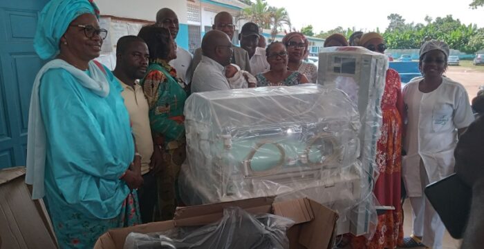 Santé / Une couveuse et des fauteuils roulants offerts à l’hôpital.