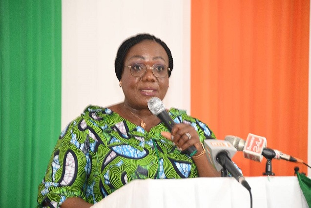 Côte d’Ivoire / Fonction publique : Anne Ouloto encourage.