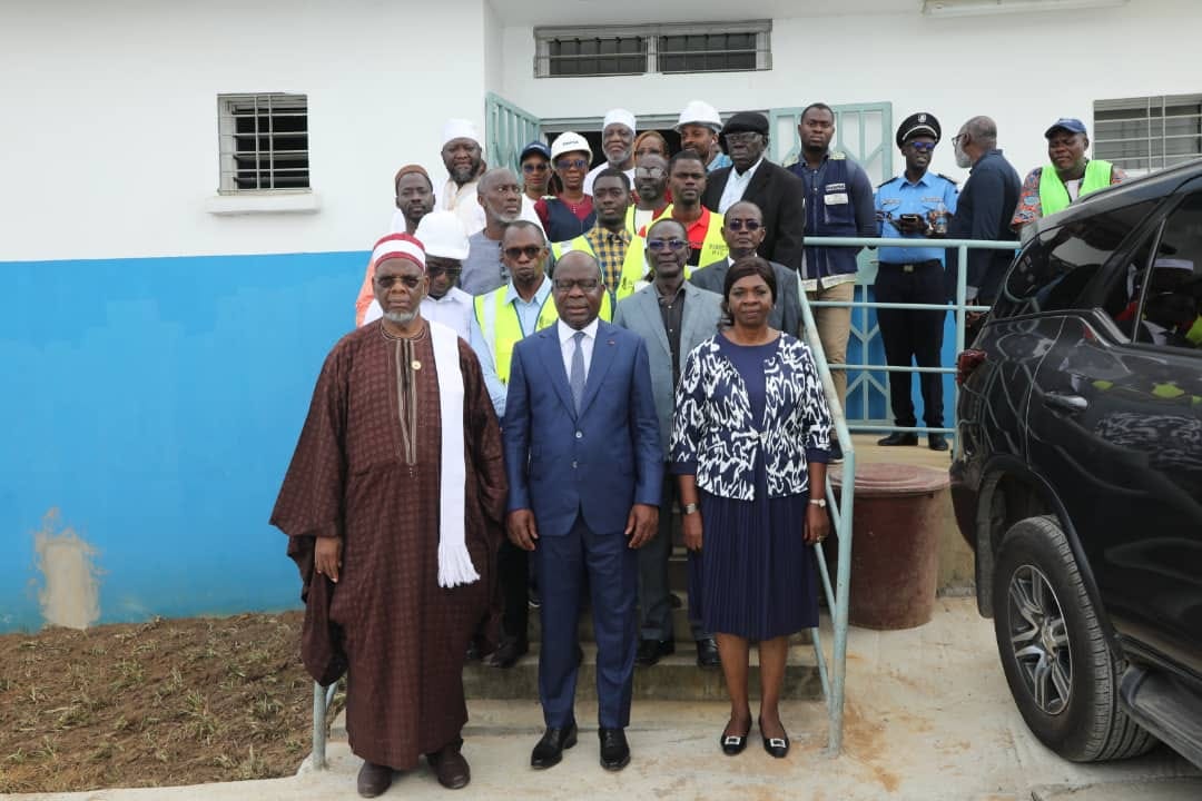 Santé / Abobo-Biabou : Pierre Dimba visite le chantier du Centre.