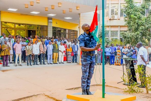 Burkina Faso / Immeuble de l’Education : Les agents du MESRI.