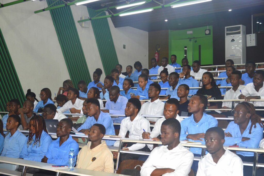 Côte d'Ivoire / INP-HB : Séance d'entretien de HEC / Paris.