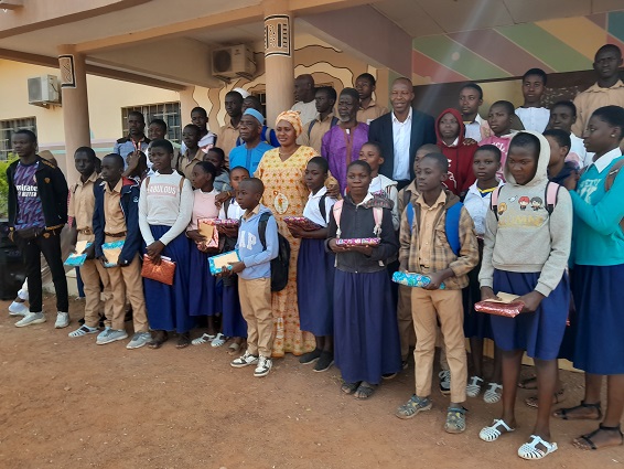 Côte d’Ivoire / Les meilleurs élèves distingués au collège moderne.