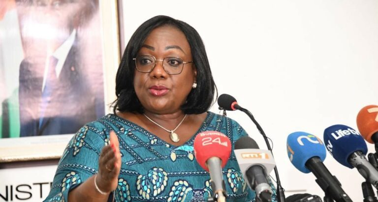 Côte d’Ivoire / Fonction publique : Anne Ouloto annonce l’ouverture.